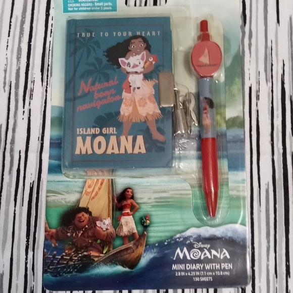Disney | Toys | Disney Moana Island Girl Diary Set With Pen Lock And ...